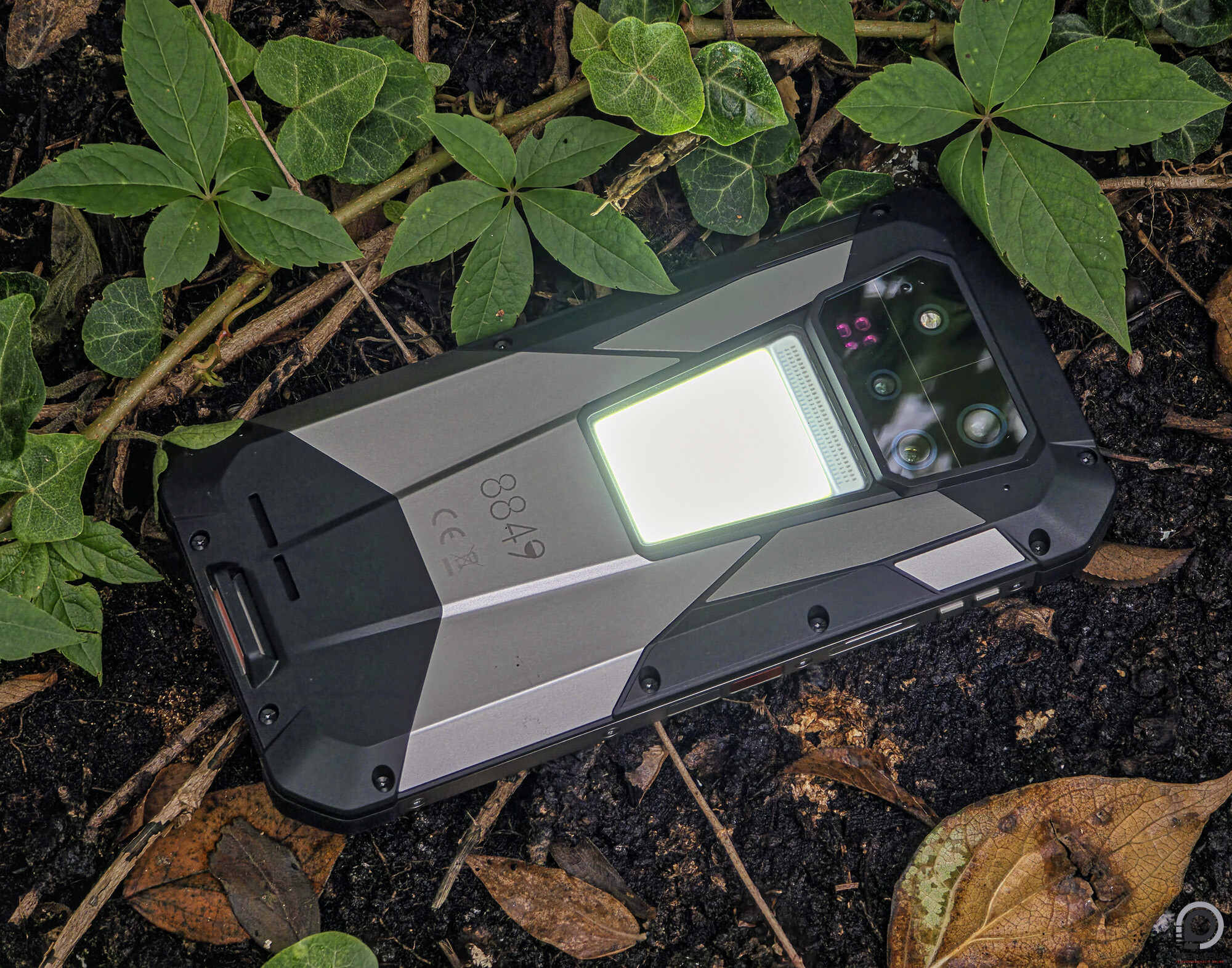 8849 Tank 4 Pro - interpol-álom - Mobilarena Okostelefon teszt