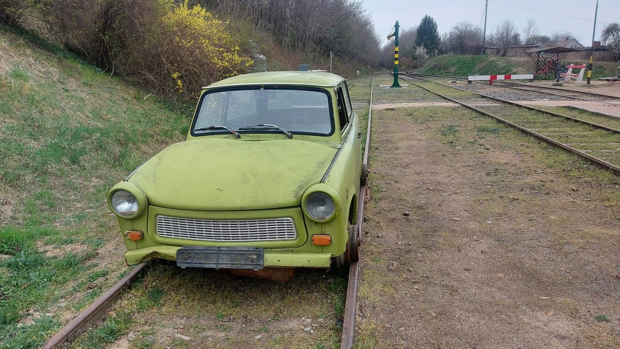 A síntrabant, a falunap és Jézus esete - LOGOUT Kultúra / Az élet ...