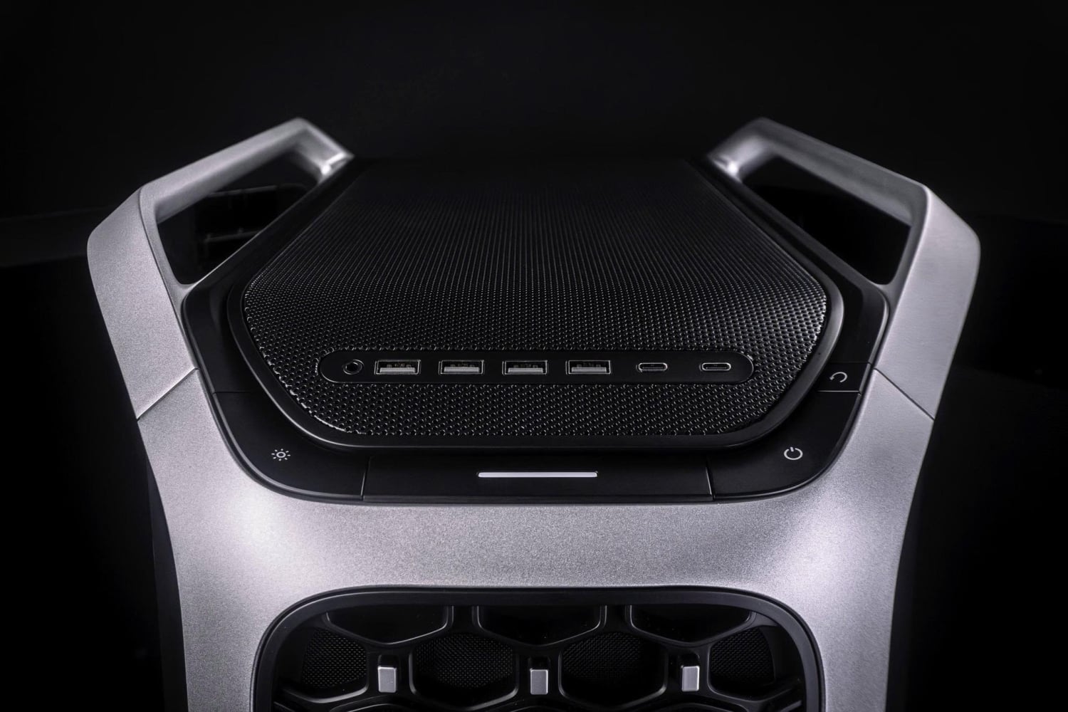 Rogyásig pakolható a Cooler Master Cosmos szériás csúcsháza ...