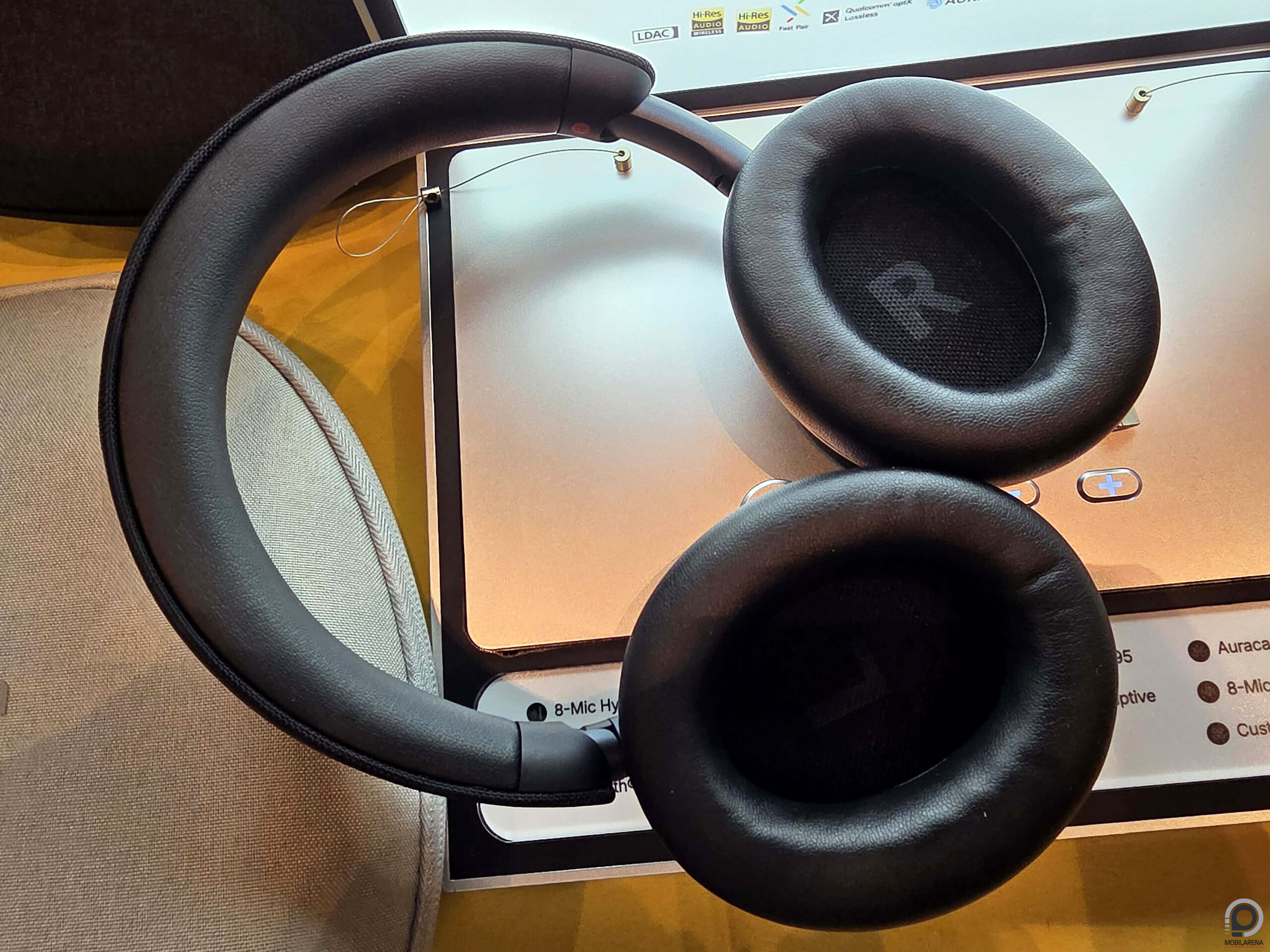 CES 2026: Nyolc mikrofonnal fojtja a zajt az EarFun Wave Pro X ...