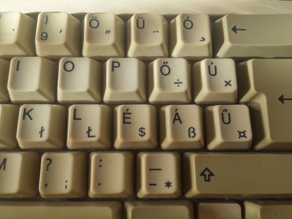 Mitsumi "kvázi-mechanikus" billentyűzet (AT/PS2) - HardverApró
