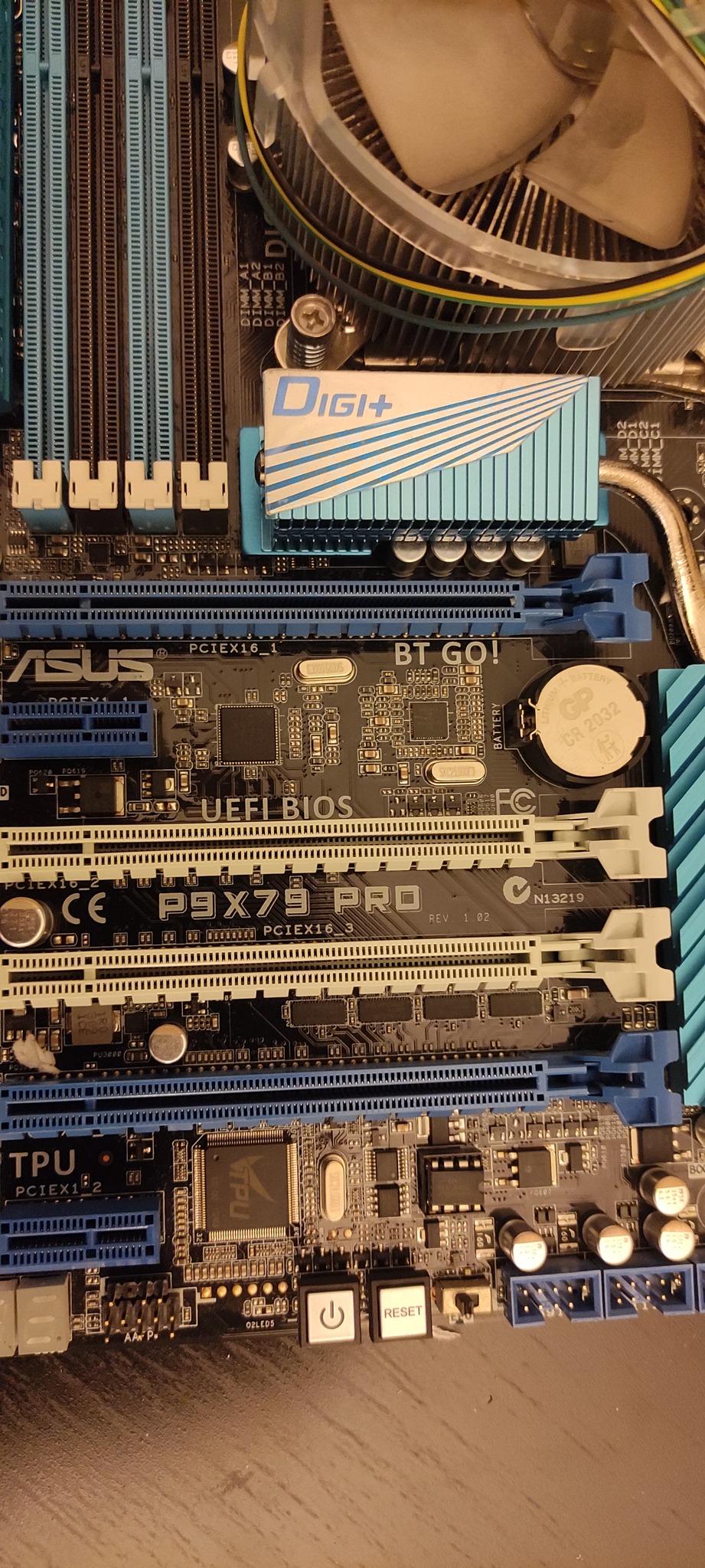 Asus P9X79 pro + I7-3820 + cpu hűtő használt - HardverApró