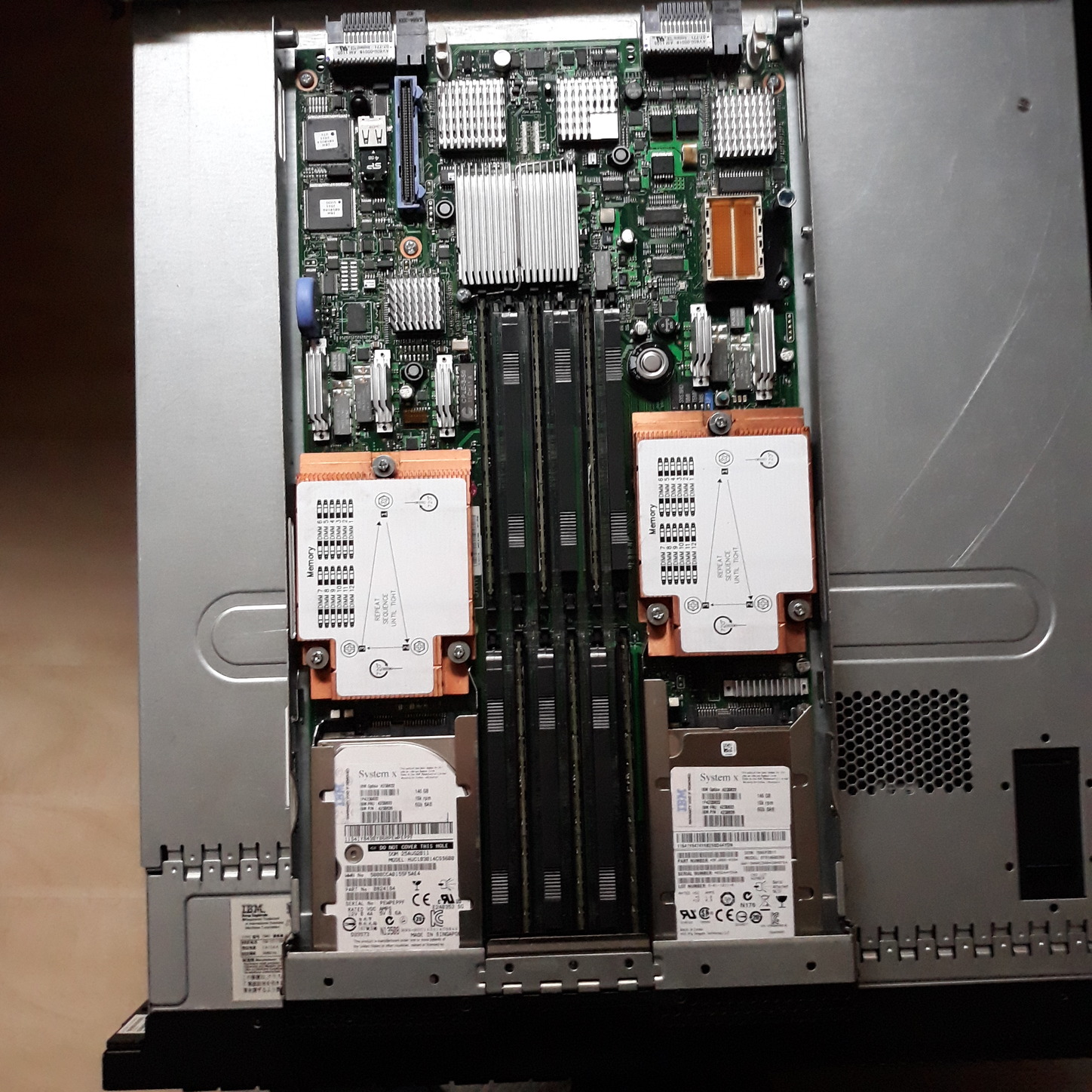 IBM HS22 Blade szerver konfigurációk, HS22, HS21 részegységek CFFH I O ...