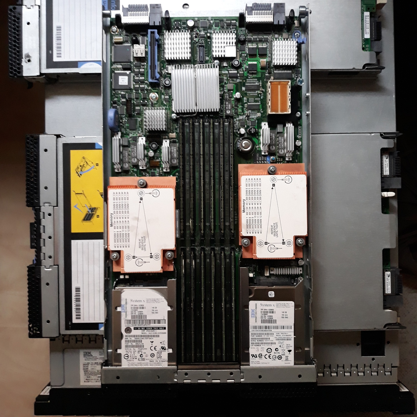 IBM HS22 Blade szerver konfigurációk, HS22, HS21 részegységek CFFH I O ...