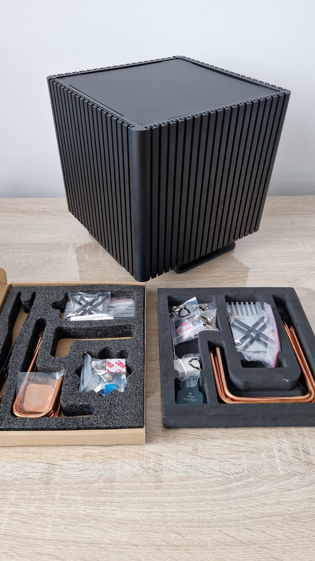 Streacom DB4 Fanless Cube Ház + GPU Adapter Kit --- Fekete (Garancia ...