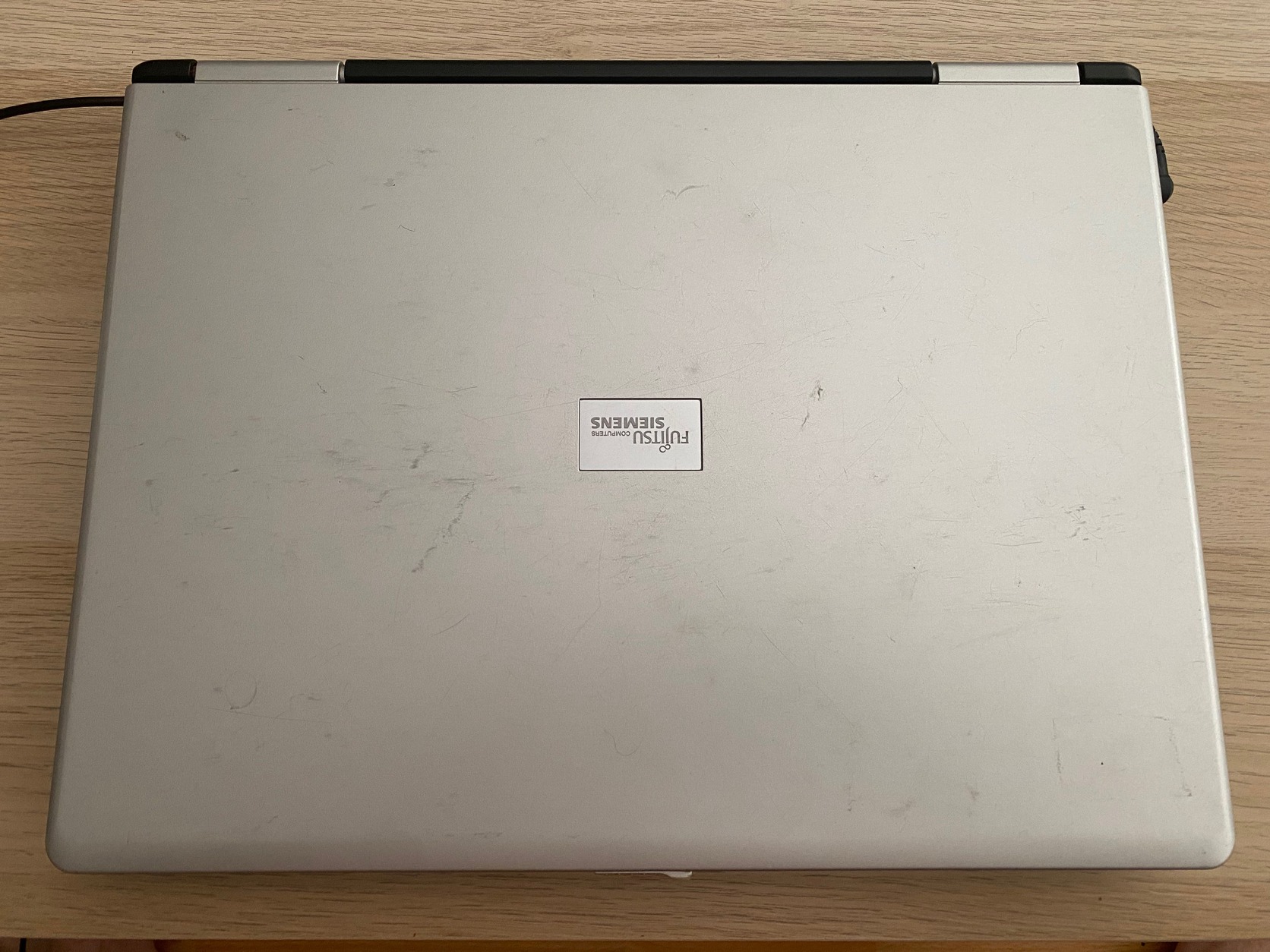 Fujitsu Siemens Amilo Li 1705 - HardverApró
