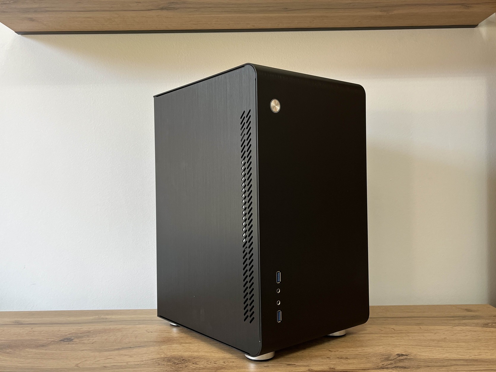 Jonsbo U3 Black Aluminum MATX ház - HardverApró