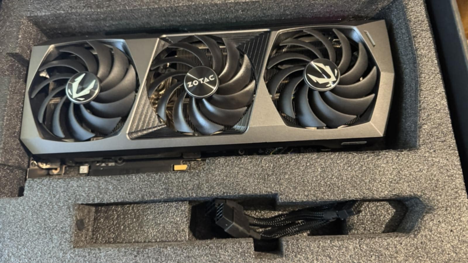 Zotax Rtx 3090 Ti Amp Extreme Holo 24Gb/Asus RTX 5070 Tuf Gaming OC ...