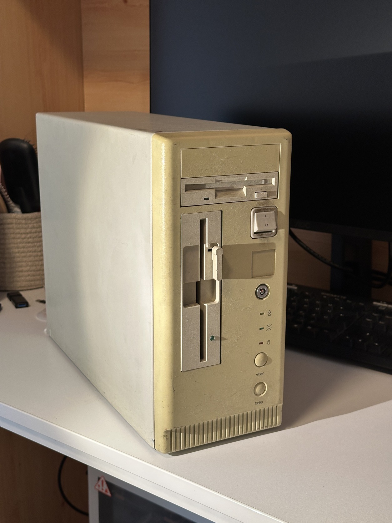 Eladó komplett 386-os gép teszteletlenül - HardverApró