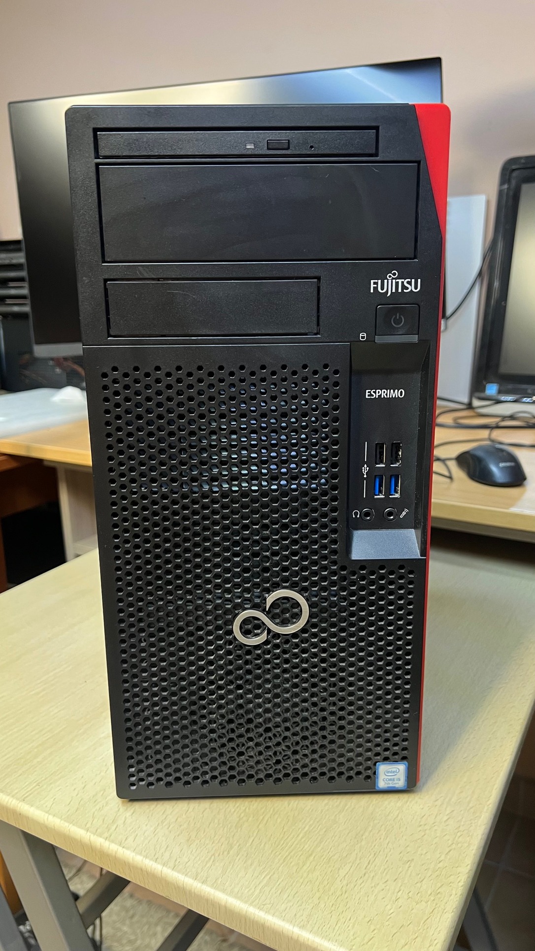 Fujitsu Esprimo P557/85+ i5-ös pc ealdó! (WIN11/i5-7400/8GB DDR4/256GB SSD/2GB DDR5 VGA ...
