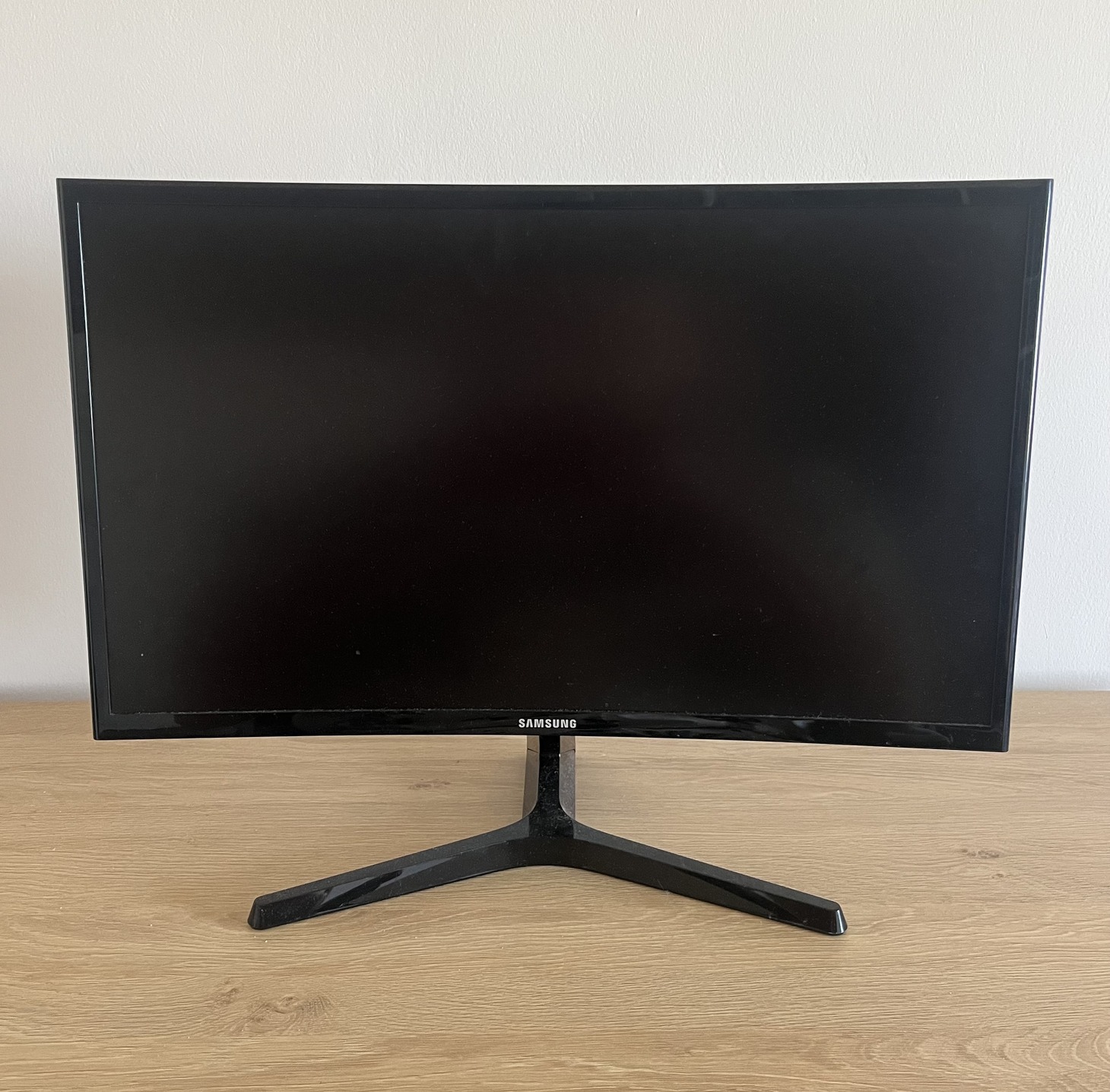 Samsung C24F396FHU 24 ívelt Full HD LED monitor - HardverApró