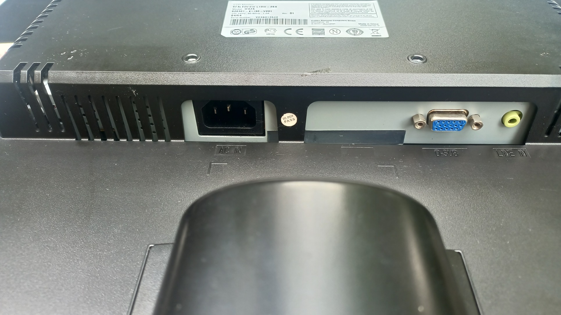Fujitsu Siemens W9ZA SCALECOVIEW L19W-2SA 19" hangszórós - HardverApró