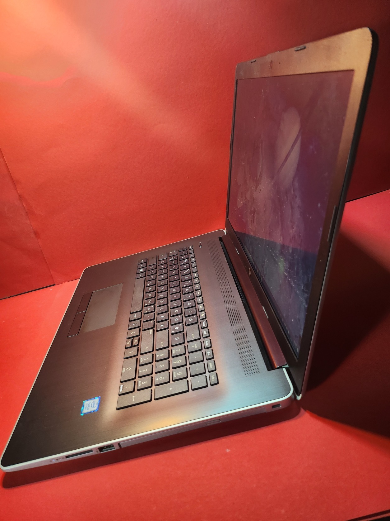 Nagyon szép 17,3-as HP ,8.gen.core i5 (8X4,0Ghz)8-32GB RAM,500GB-1TB ...