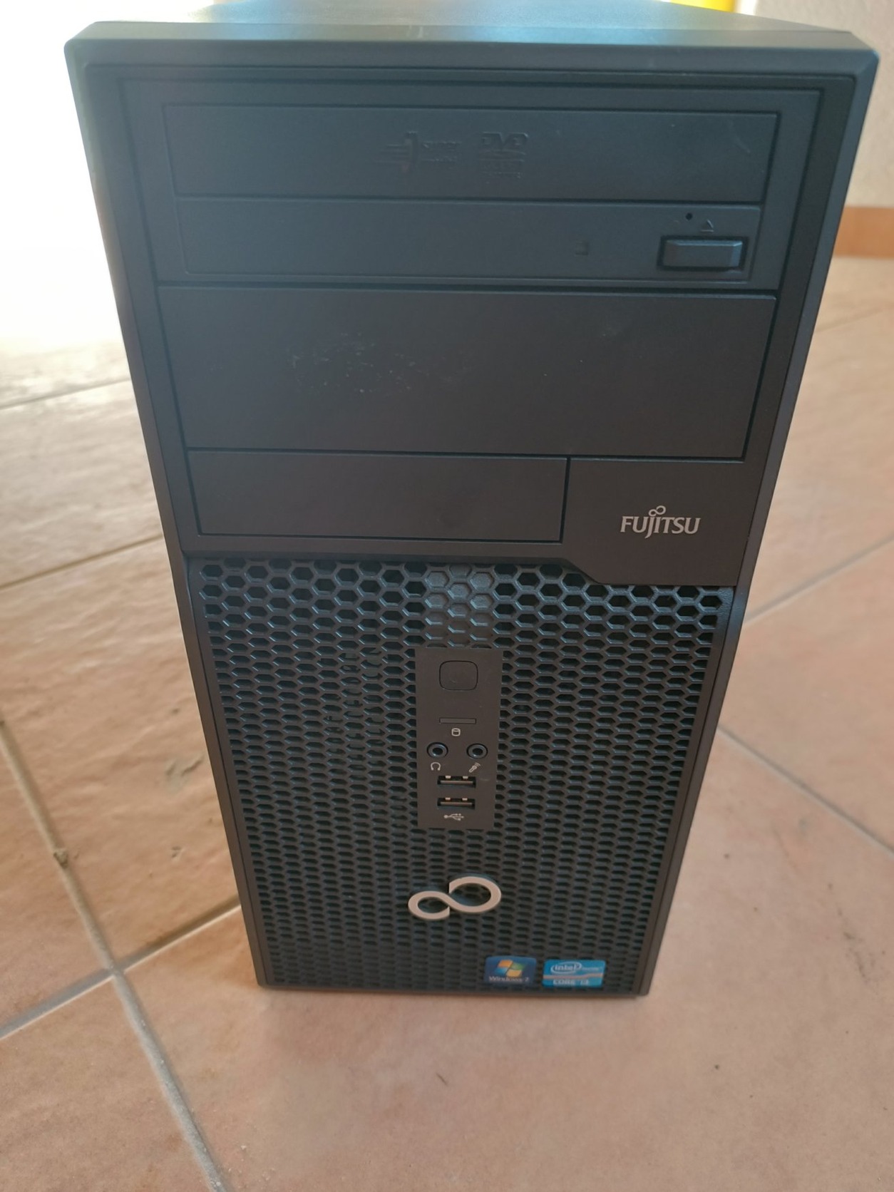 Fujitsu Esprimo P400 (i3, 8GB,Eredeti Win7 PRO - Win11) - HardverApró