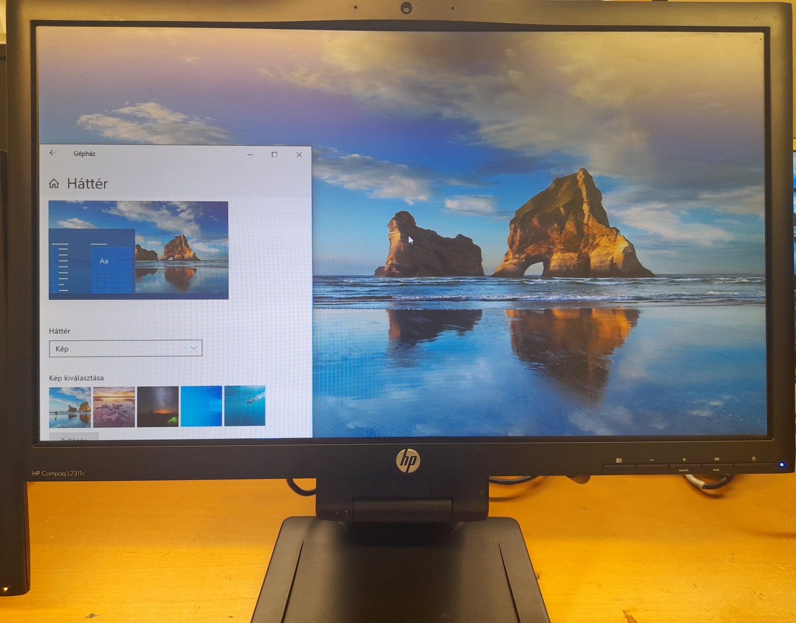 Már csak 4db.HP L2311C 23"-os,kamerás,Internet csatlakozós,Full HD LED ...