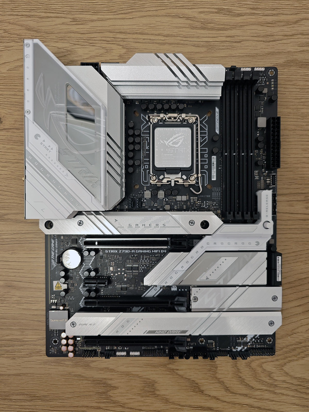ASUS ROG STRIX Z790-A GAMING WIFI D4 - Ingyen Foxpost! - HardverApró