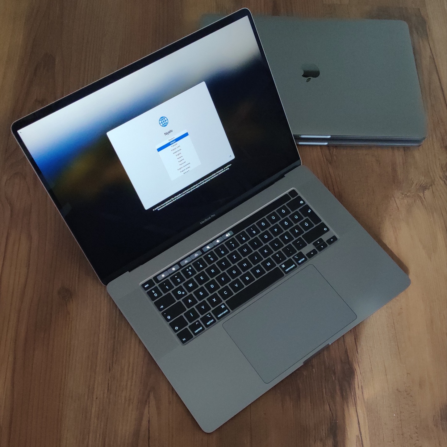 Macbook Pro 16" - 2020 gyártás, 6 mag i7, 32/512GB, 4GB Radeon ...