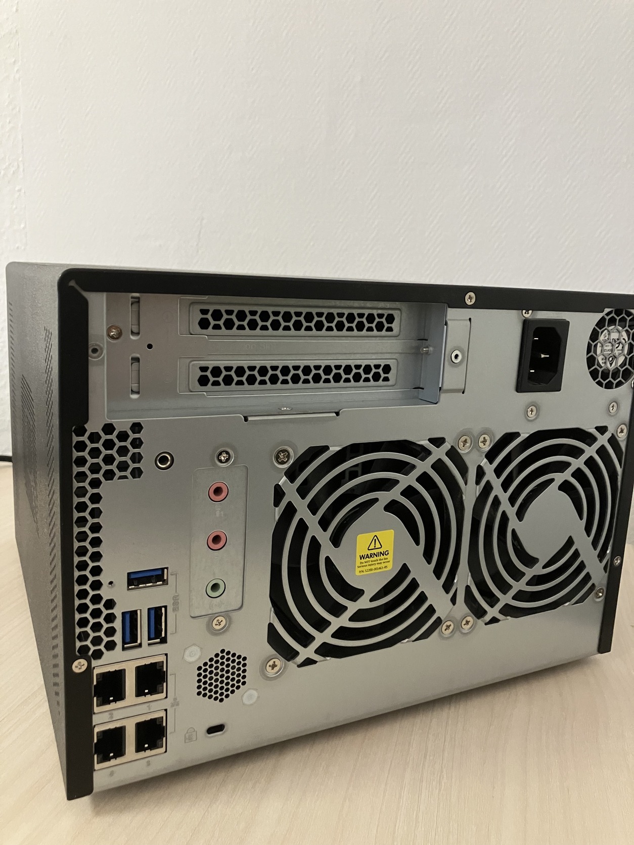 QNAP TS-673 / 6 lemezes NAS (2 db 2TB HDD -vel) - HardverApró