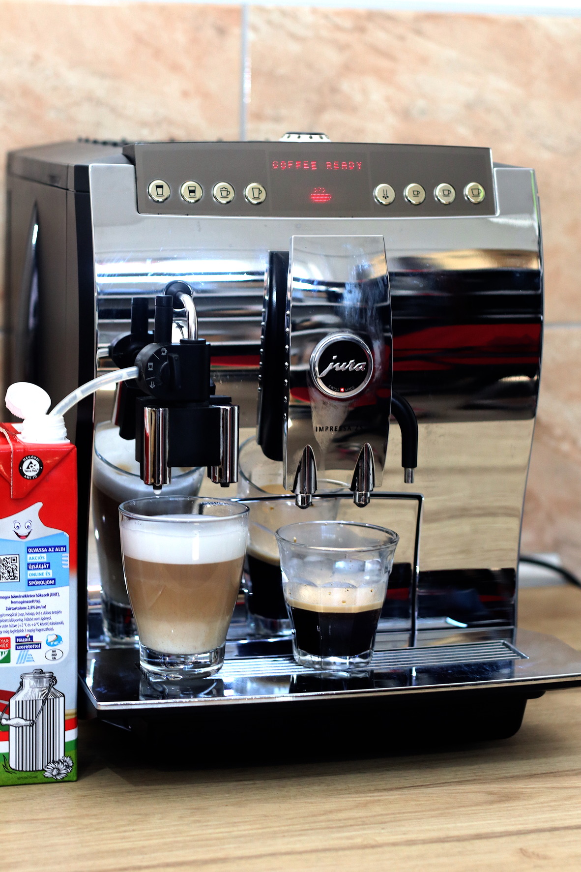 Krómozott előlapos Jura Z5 automata kávéfőző beépített profi cappuccino ...