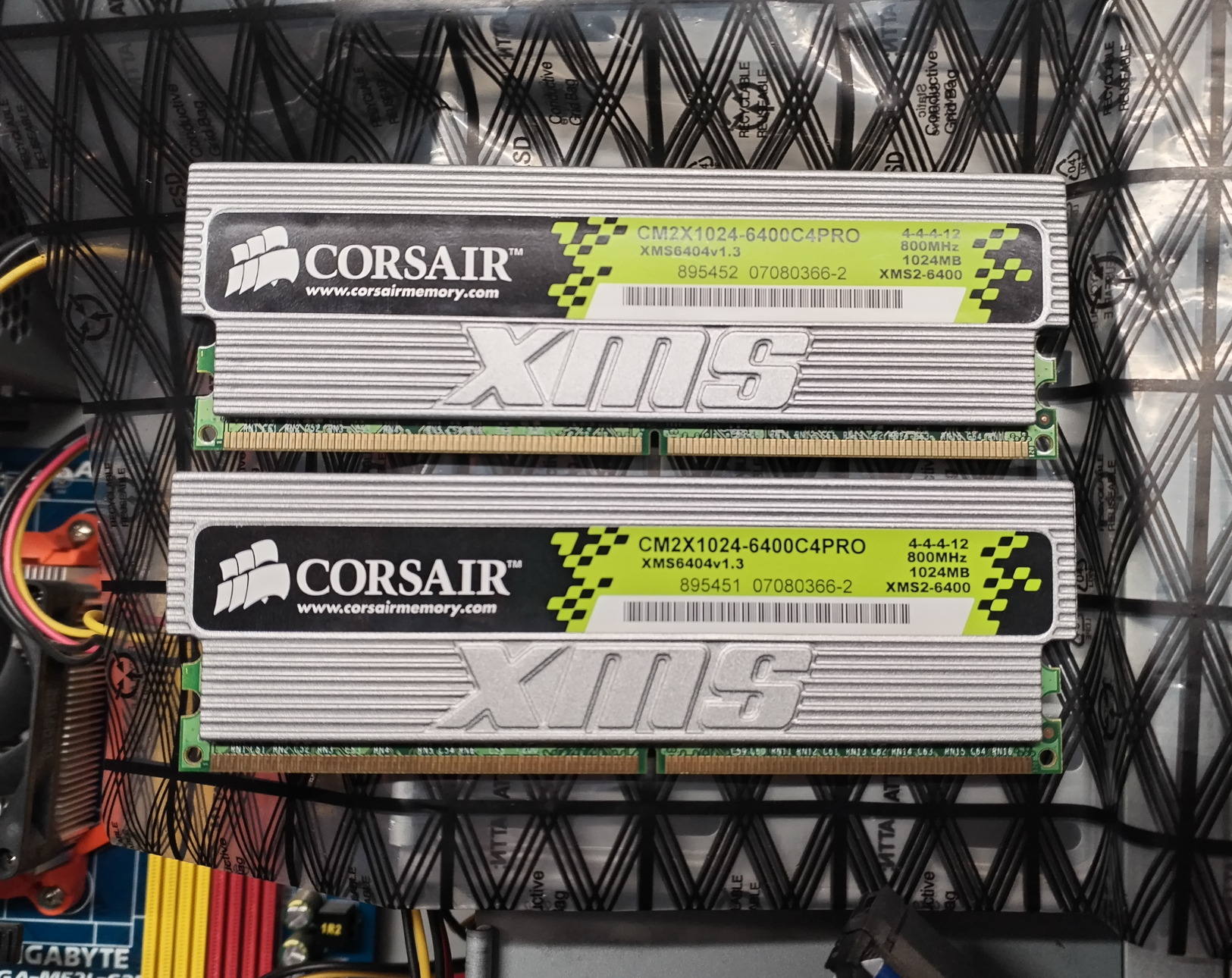 A legendás Corsair XMS2 Pro Xtreme Performance 2x1GB DDR2 (CM2X1024-6400C4PRO) - HardverApró