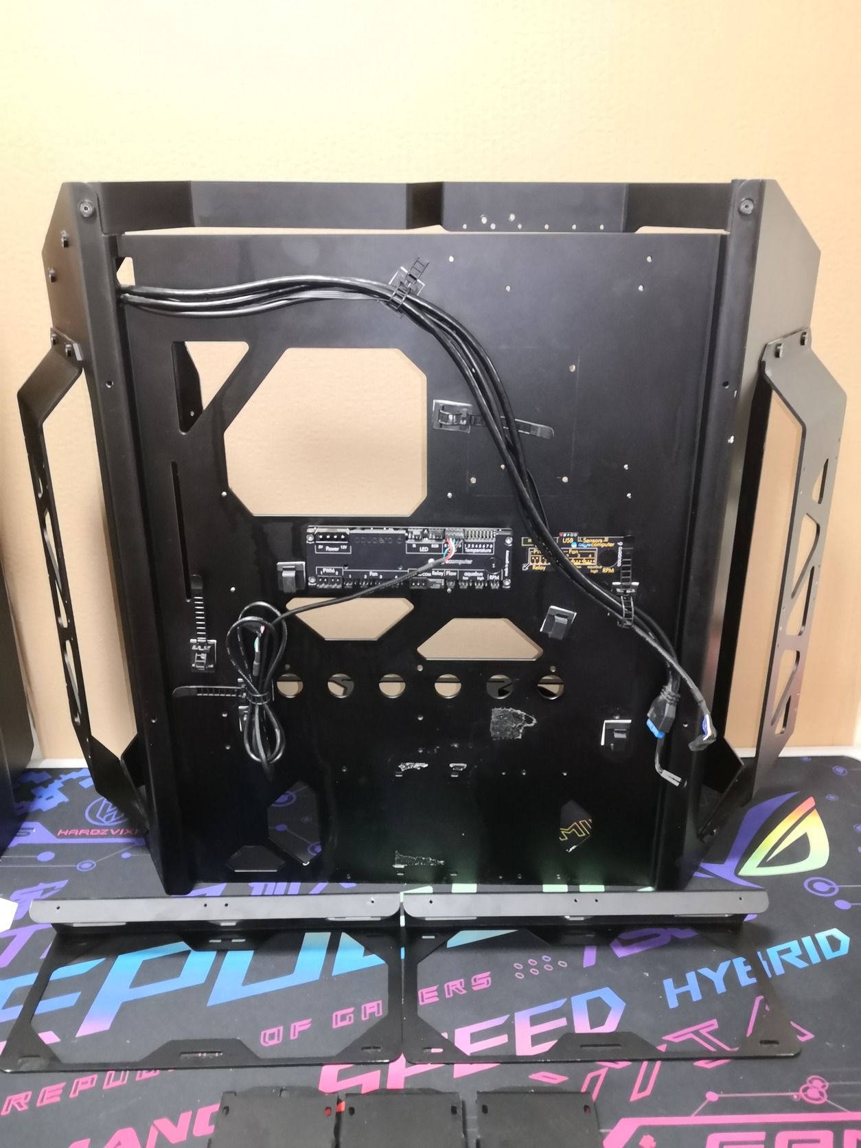 Bykski VENENO-MX + Aquacomputer aquaero 6 LT controller - HardverApró