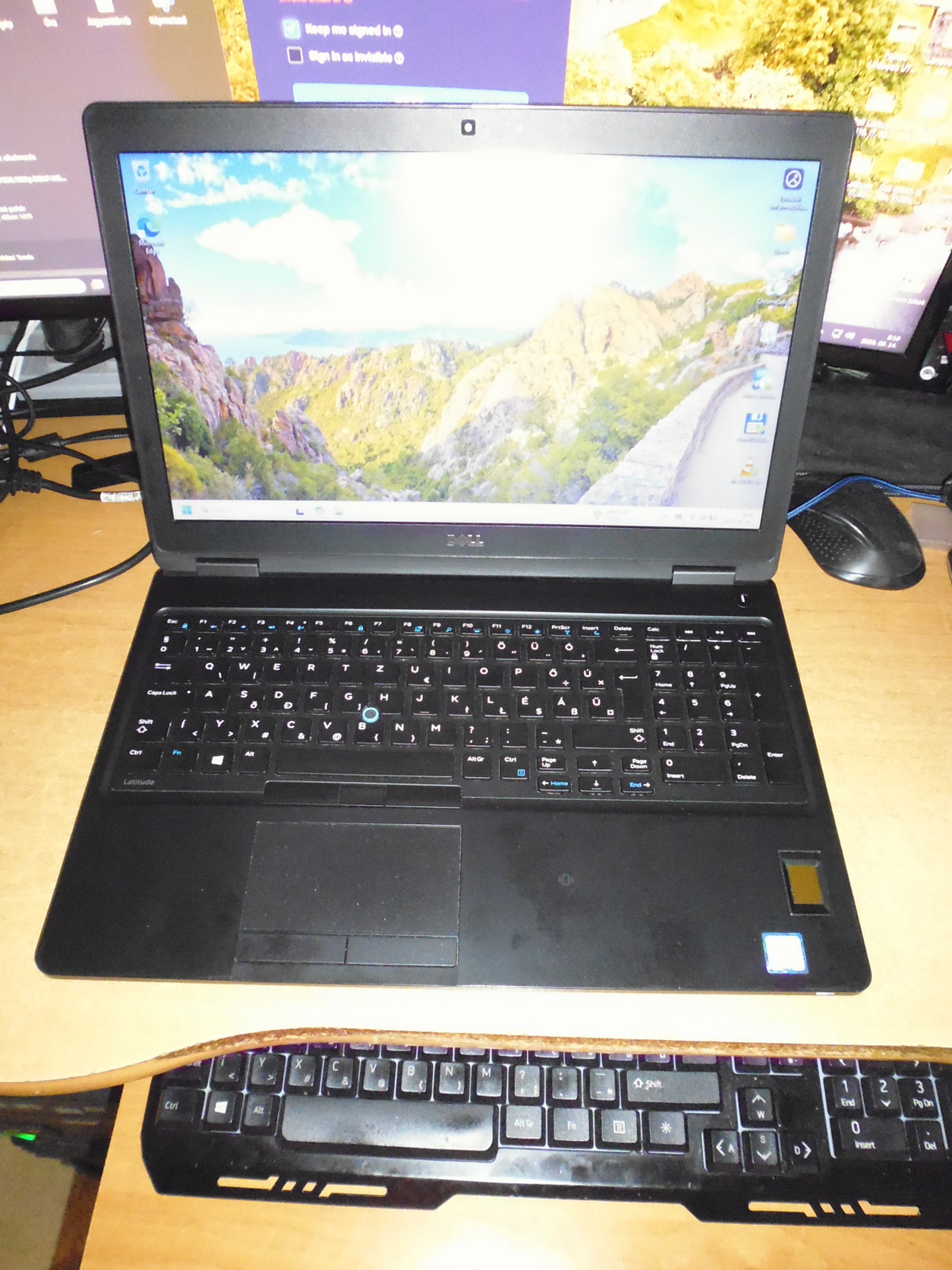 Dell Latitude 5580, Core i5 6200u, 8gb ram, 256gb ssd, 15,6" HD, win 11 pro - HardverApró