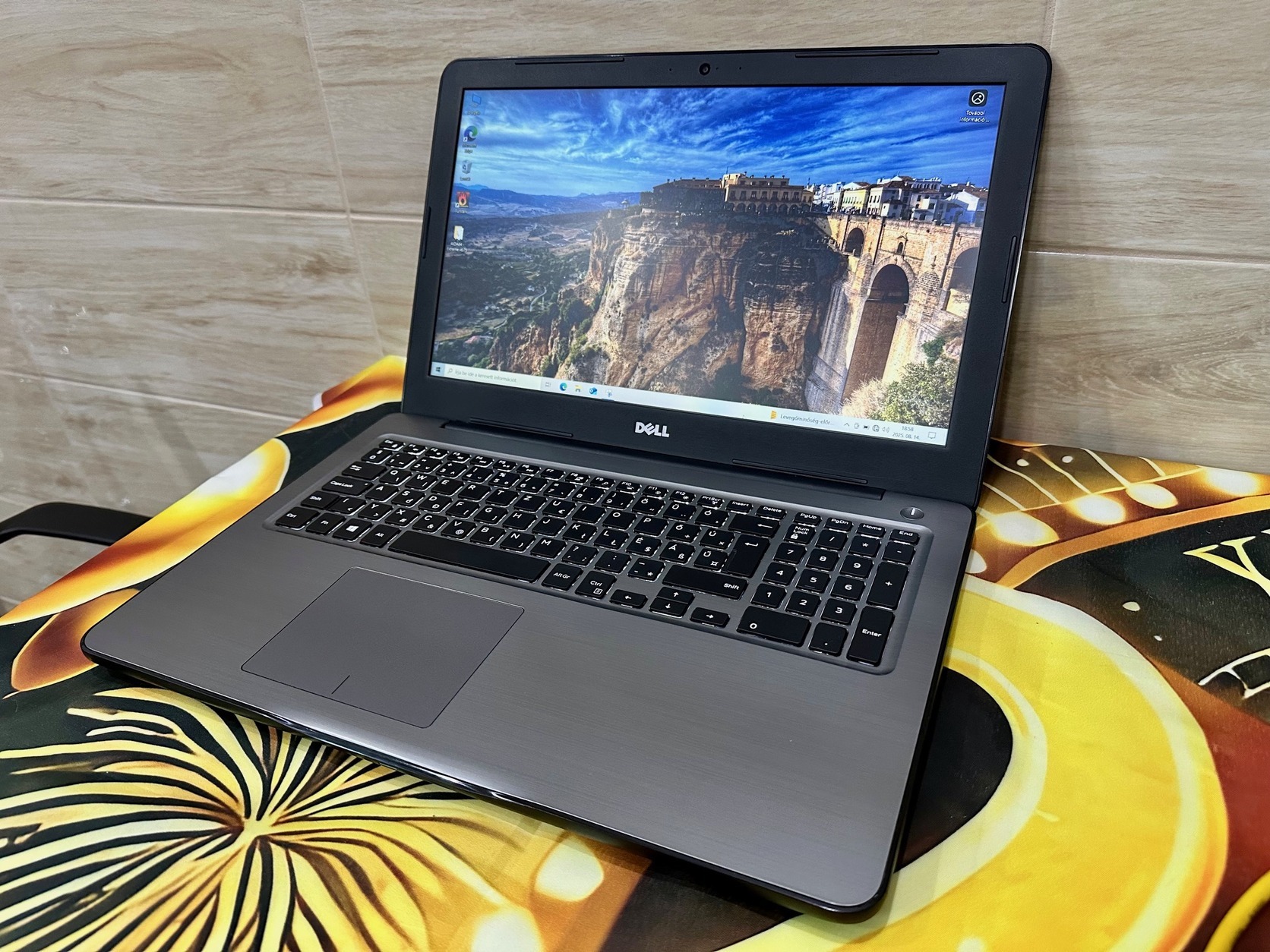 Dell Inspiron 5567 / 7.GEN / i5-7200U / 250GB SSD / 8GB DDR4 / AMD R7 ...