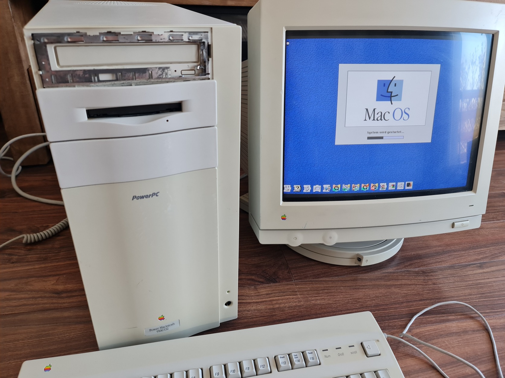 Retro, vintage Apple iMac Macintosh II, PowerMacintosh, Quadra950 ...