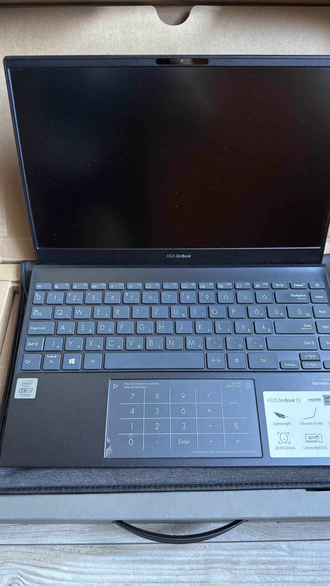 ASUS ZenBook 13,3" UX325JA OLED - HardverApró