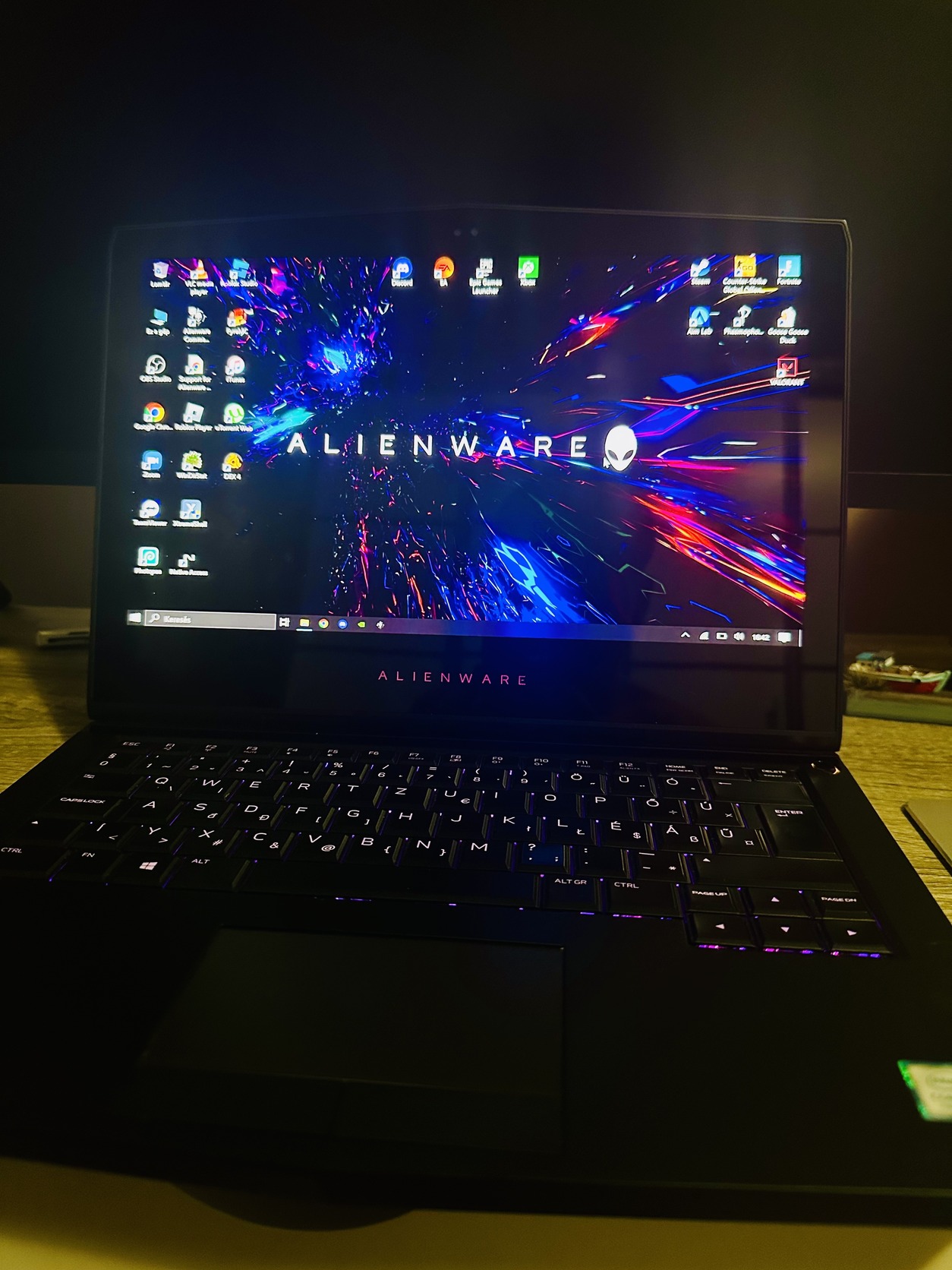 ALIENWARE 13 R3 OLED, magyar billentyűzet - HardverApró