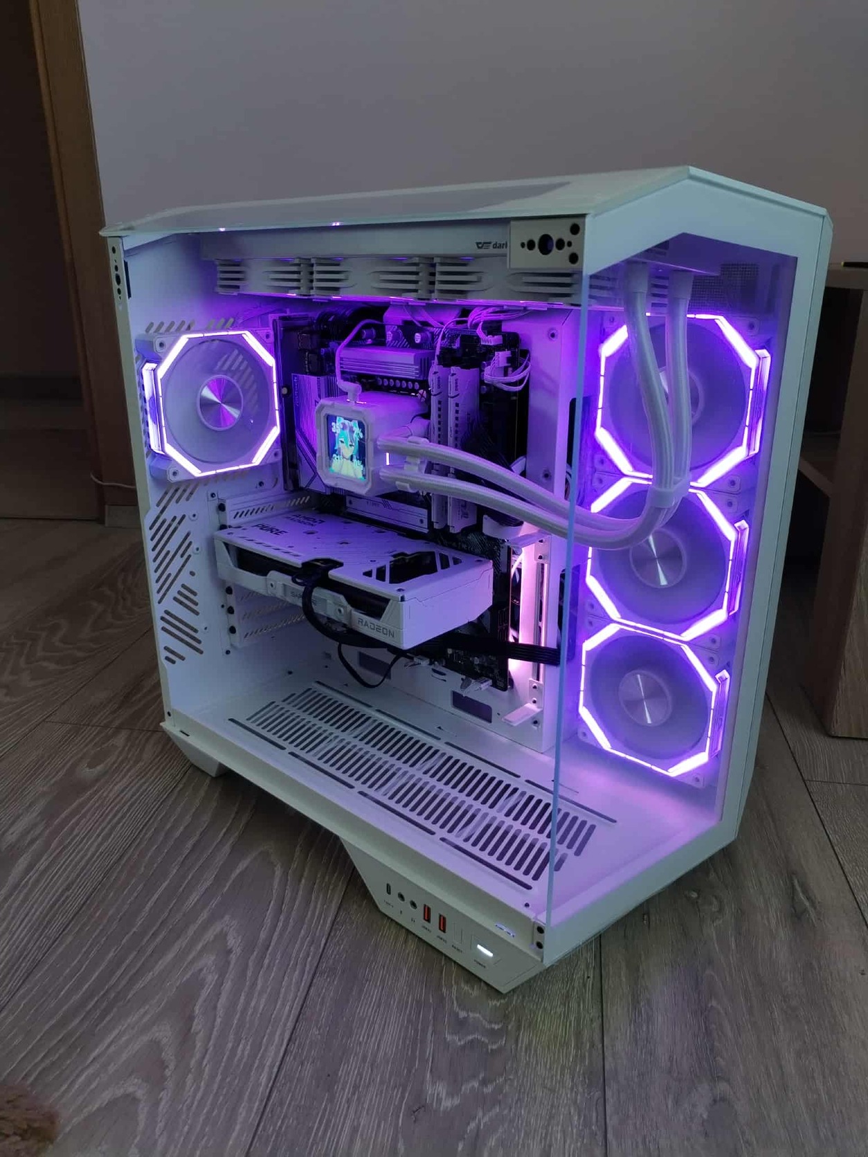 Fehér Gamer PC/i7 14700k/32GB/ AMD 9060xt 16gb/1.5 TB SSD Win11Pro ...