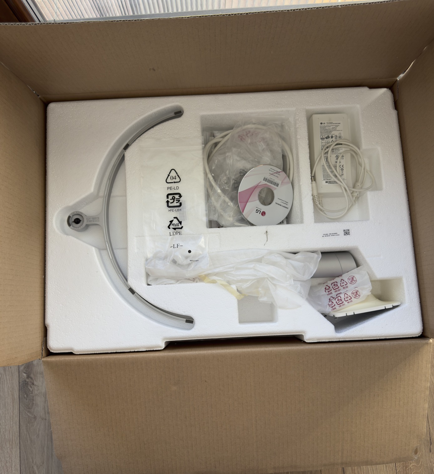 Használt LG 27"UL850 UHD 4K Monitor - HardverApró