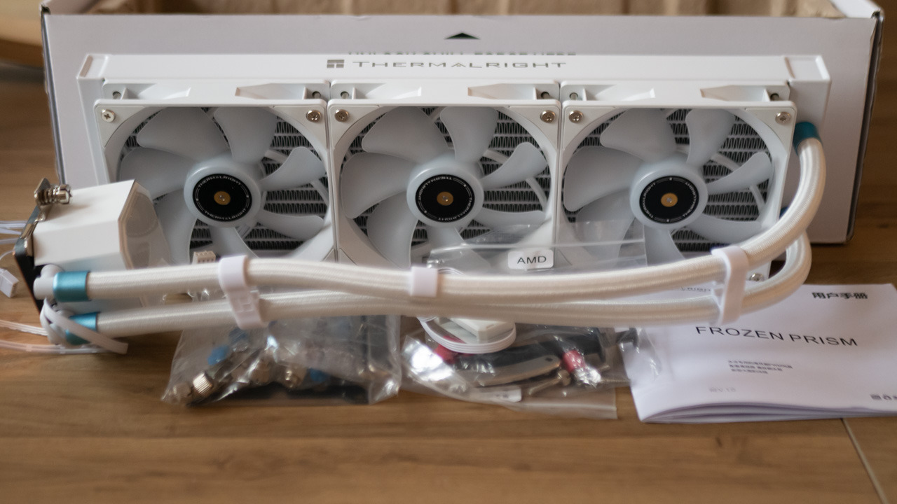 Eladó Thermalright Frozen Prism 360 White ARGB AIO vízhűtés - HardverApró