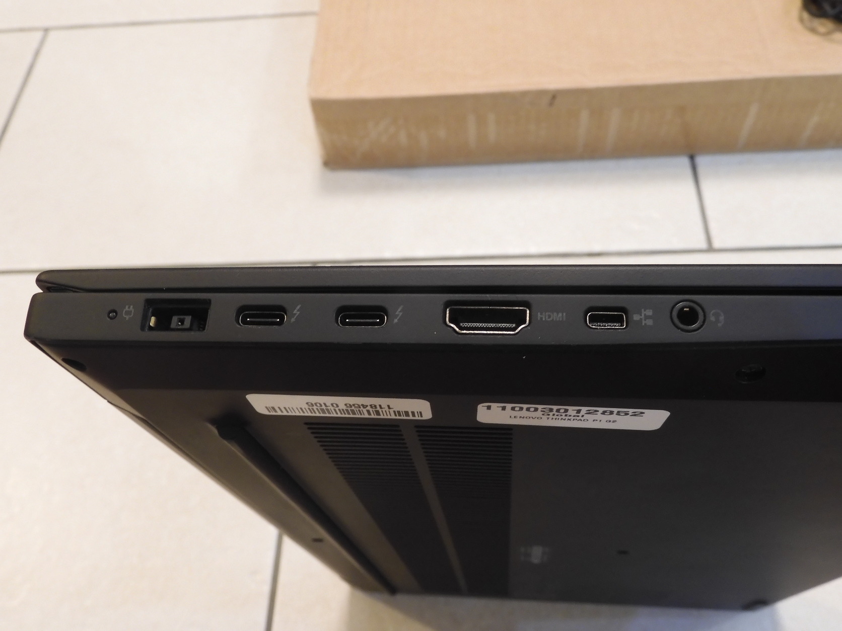 Lenovo ThinkPad P1 G2 Tervező Vágó Laptop -70% 15,6" Xeon E-2276M 32 ...