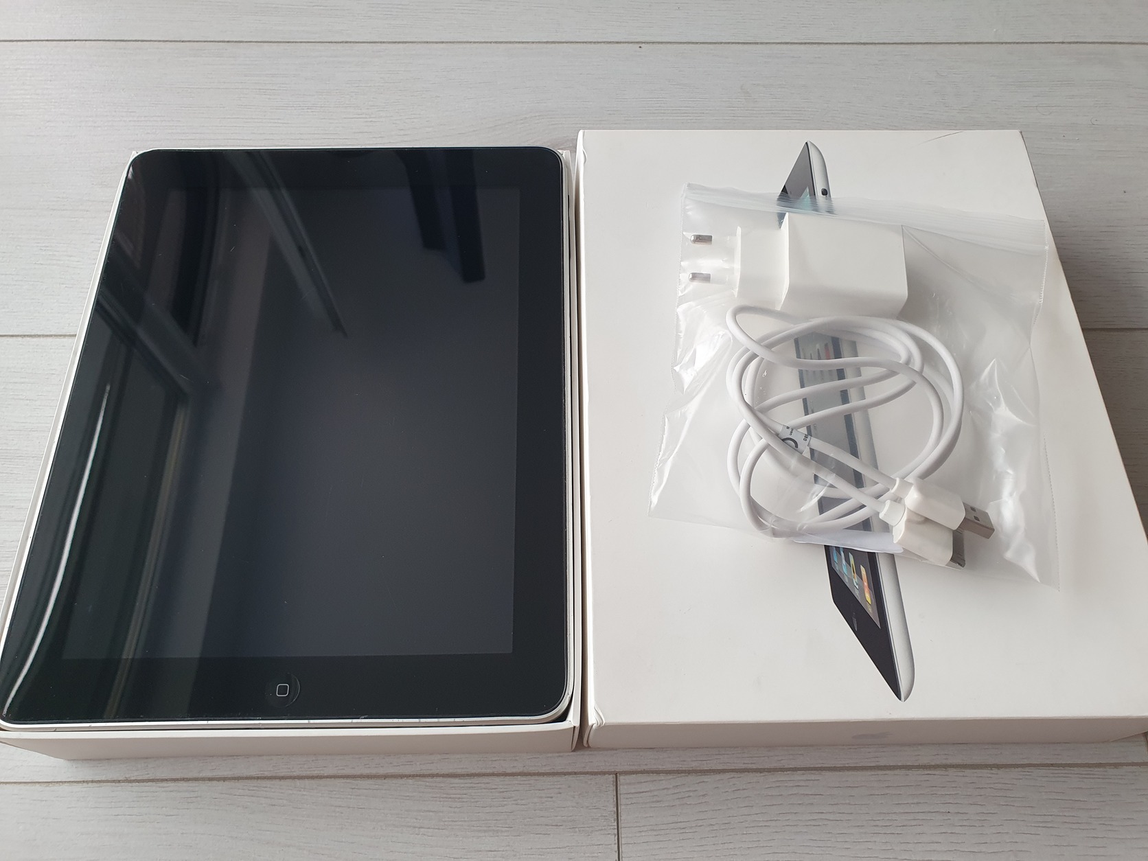 Apple IPad 1th GEN 64GB Model A1219 első szériás retro tablet - HardverApró