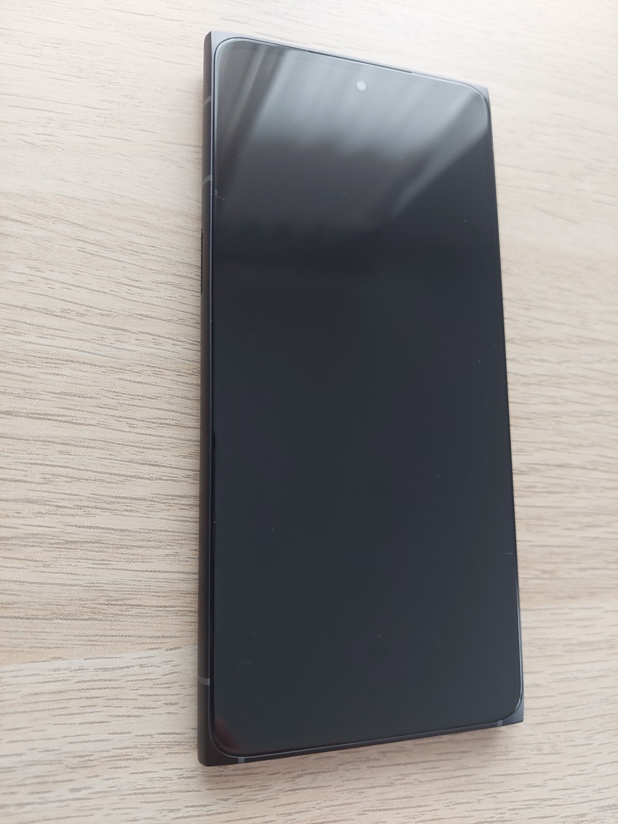 HMD Skyline 12/256GB fekete + Rugged Case - HardverApró