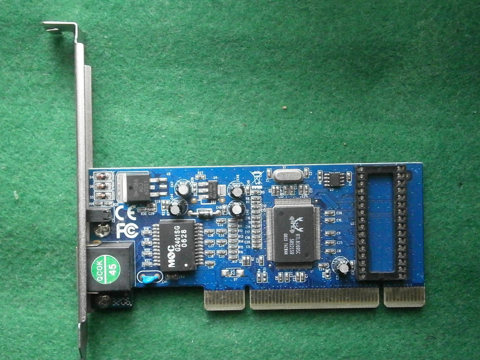 Eladó egy Realtek RTL 8169S-32 10/100/1000 MB/S PCI ethernet hálózati ...