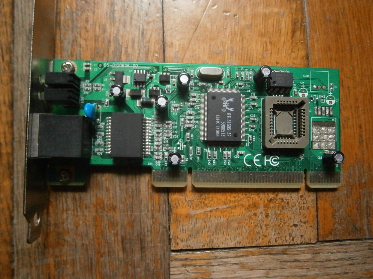 Eladó egy Realtek RTL 8169S-32 10/100/1000 MB/S PCI ethernet hálózati ...