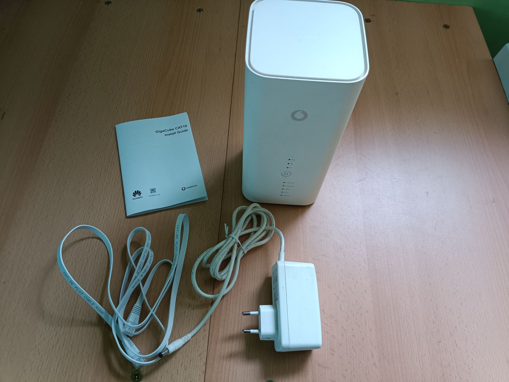 Huawei B818 4G Cat19 SIM kártyás wifi router, kártyafüggetlen - HardverApró