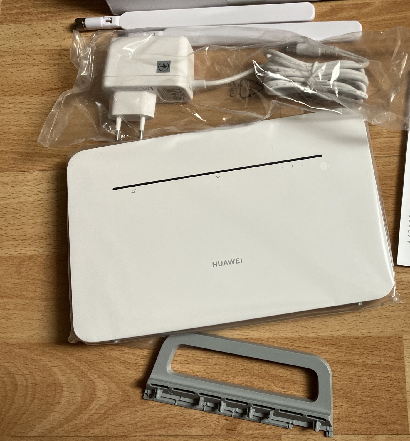Huawei B535-232a 4G / 4G+ LTE Cat7 Sim kártyás WIFI router hotspot ...