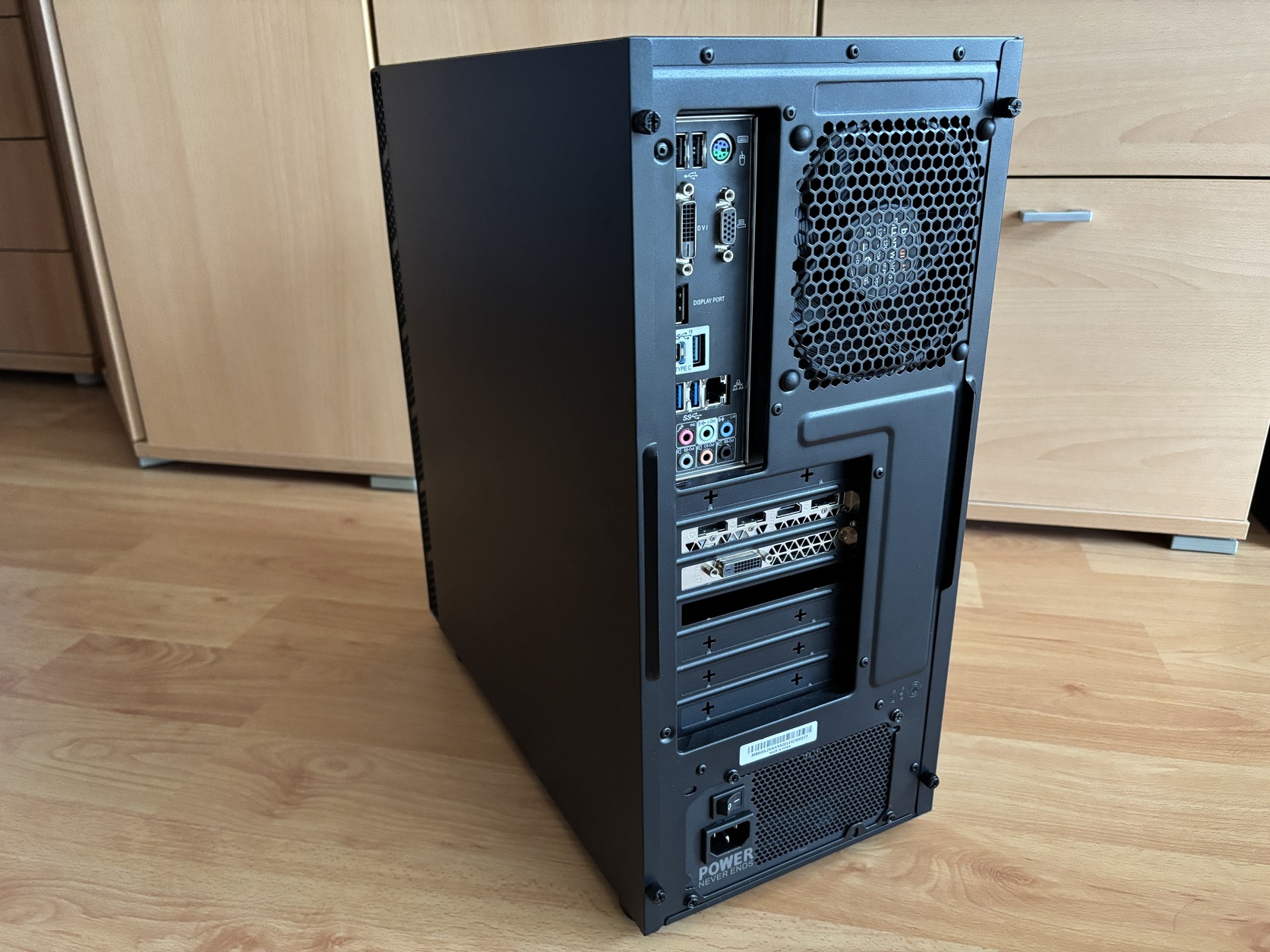 Komplett PC i7-9700 + 16GB RAM + GTX 1070 - HardverApró