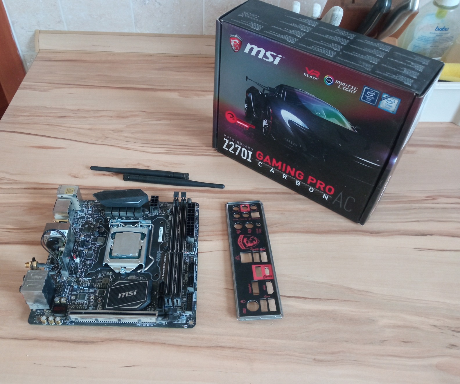 MSI Z270i GAMING PRO CARBON AC mITX alaplap - HardverApró