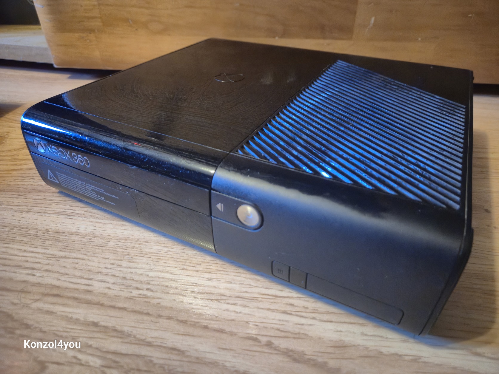 Xbox 360 E (250GB, RGH 3.0) + Kinect - HardverApró