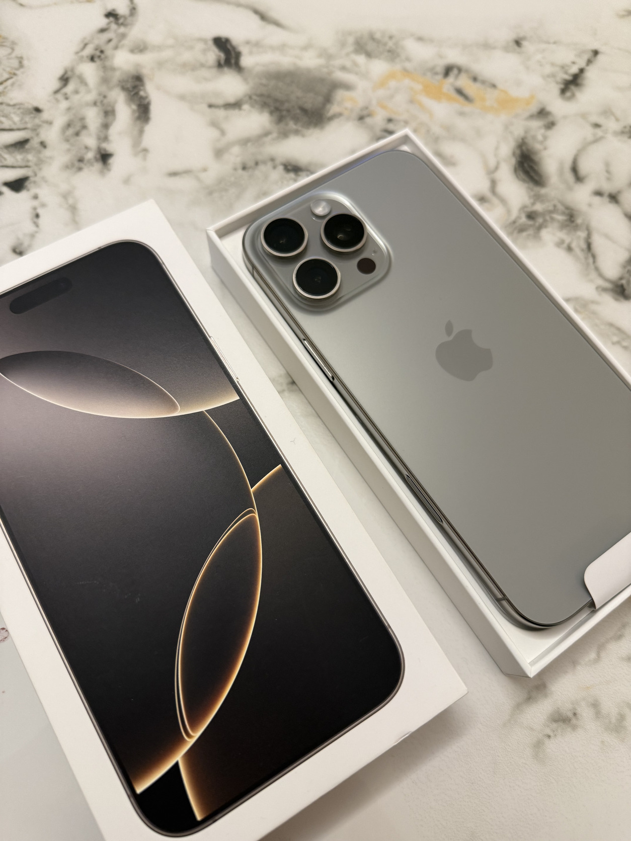 iPhone 16 Pro Max 256GB natúr titán 2028.02 garancia - HardverApró