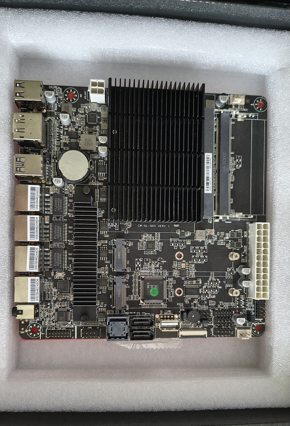 CWWK Intel J4125 NAS mini ITX alaplap (4x2.5Gb, 6x SATA) - HardverApró