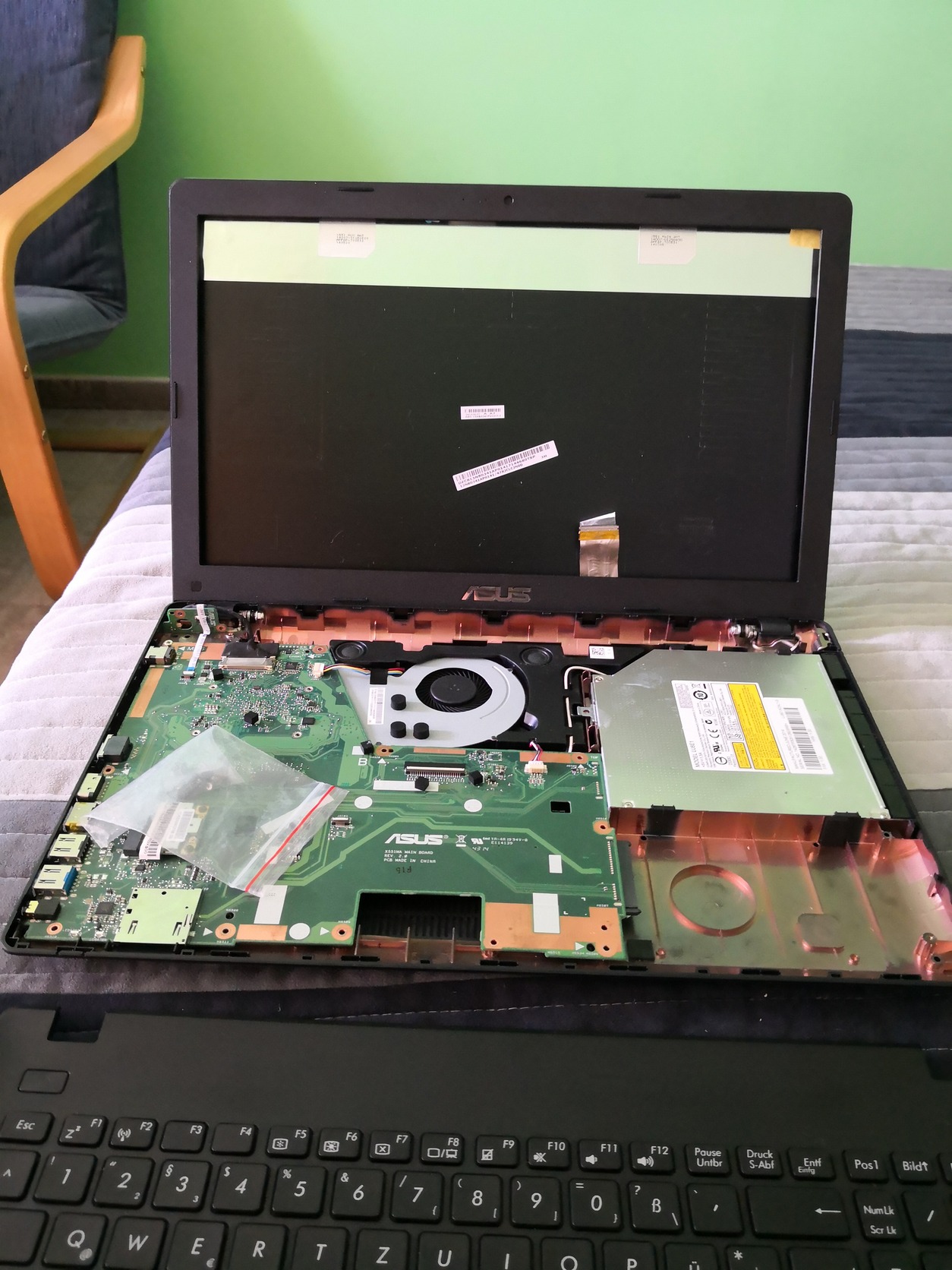 Laptopok (ASUS, HP, ACER, TOSHIBA, DELL, Packard Bell) és LCD TVk (LG ...