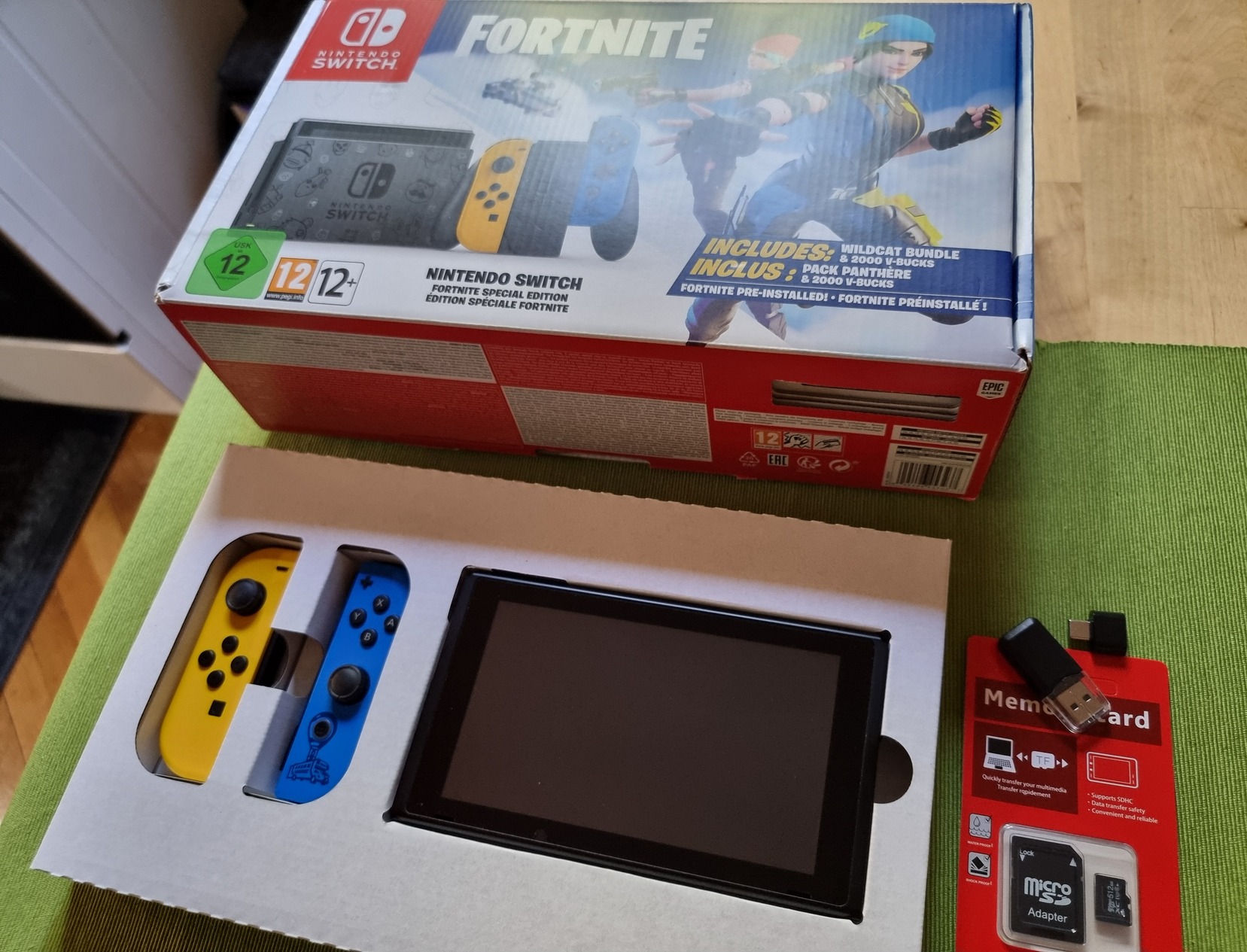 Nintendo Switch V2 Fortnite limited - CFW atmosphére - HardverApró