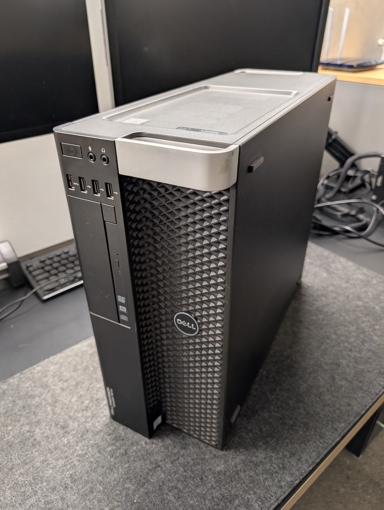 Brutál Dell Precision T7810 Dual CPU konfig! 28 mag/56 szál - 256GB RAM ...