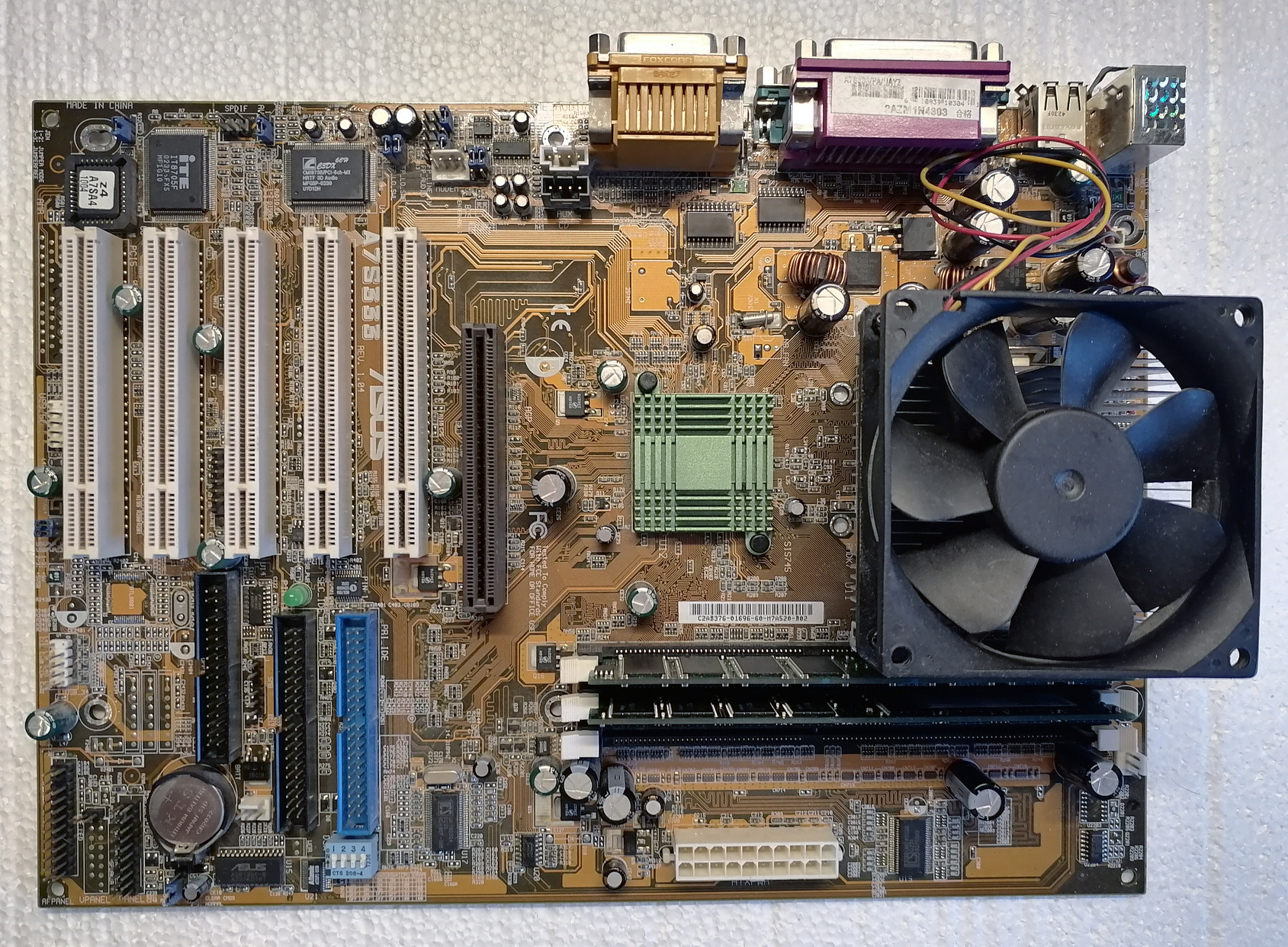 Asus A7S333 + AMD Duron + 2x1 GB DDR RAM - HardverApró