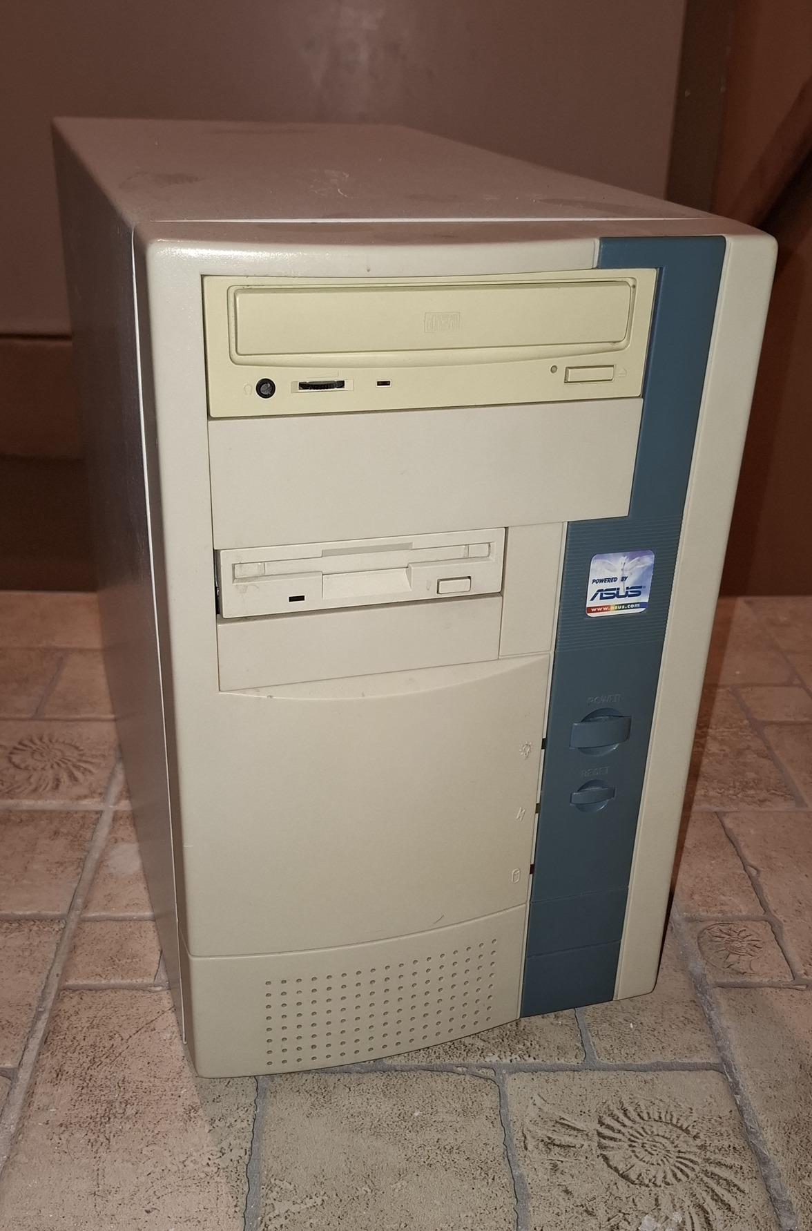 Asus P2B Retro PC, Pentium II 400 MHz CPU, 128 MB SDRAM, Win 98 ...